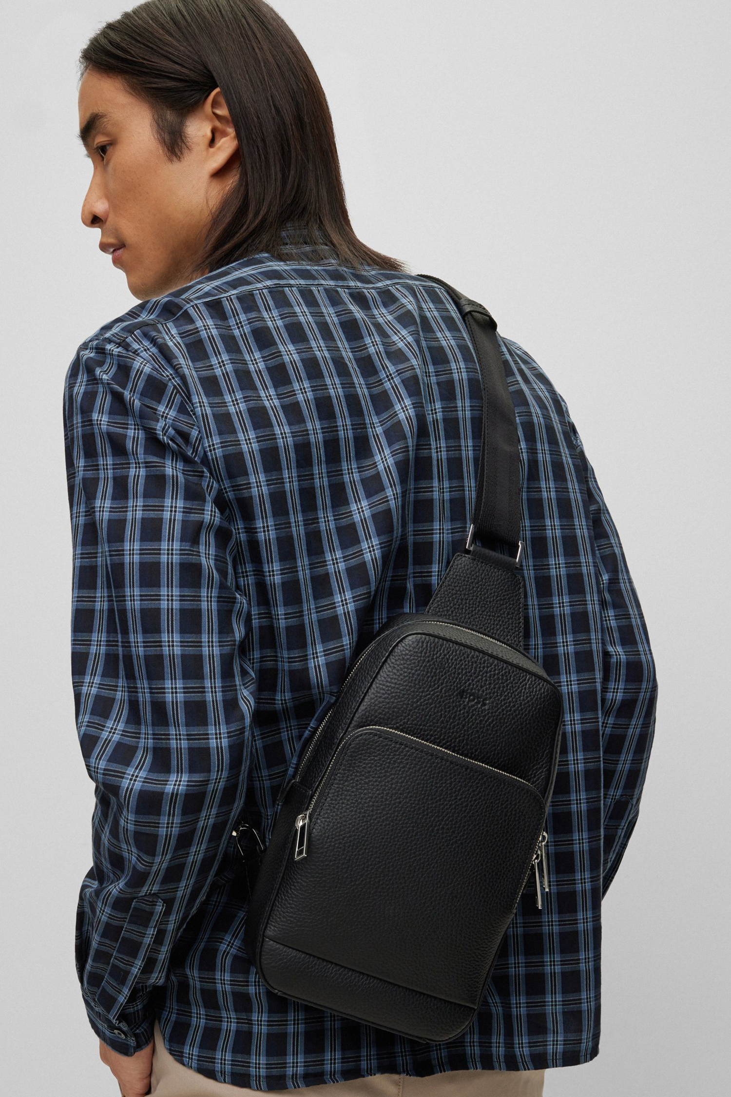 Чоловіча чорна шкіряна сумка BOSS 50470928;001 — Ultrashop