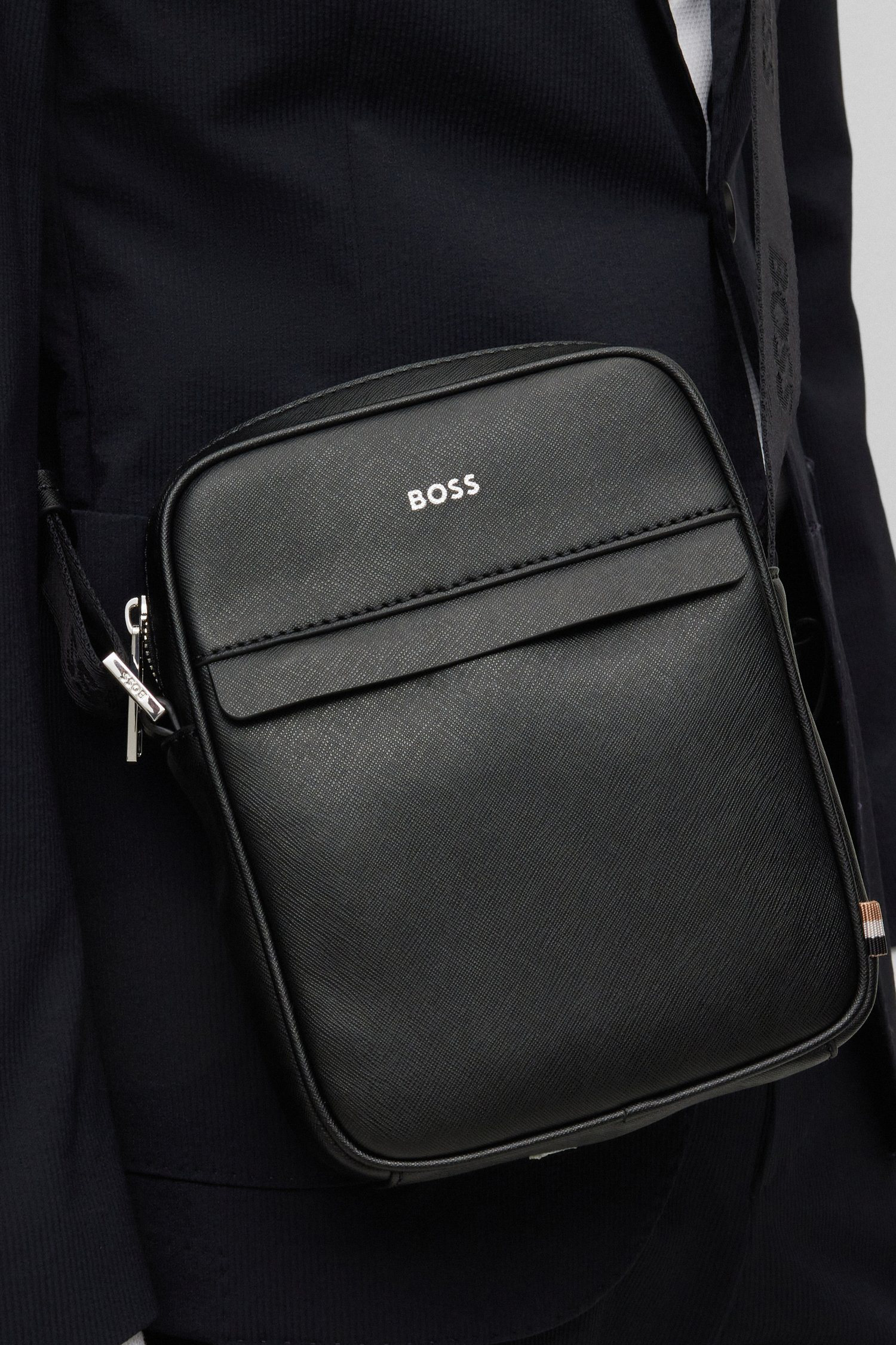 Чоловіча чорна шкіряна сумка BOSS 50483566;001 — Ultrashop