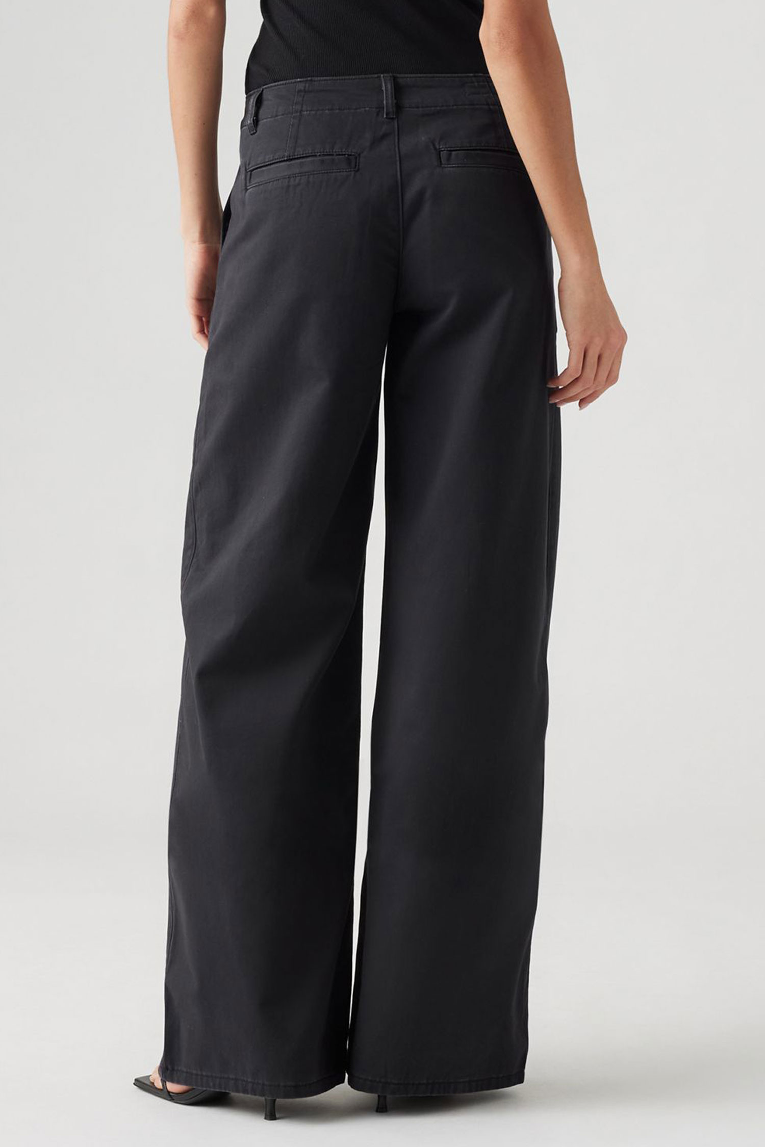 Женские черные брюки Levi’s® A8700;0001 — Ultrashop
