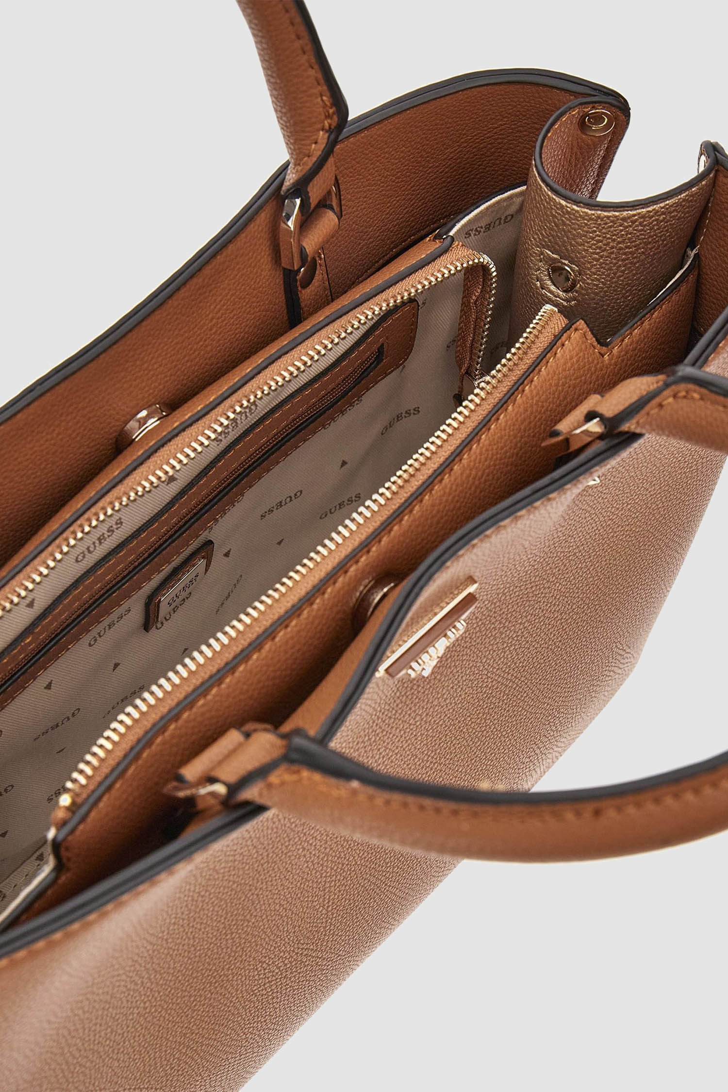 Женская коричневая сумка Guess HWBG87.78060;COG — Ultrashop